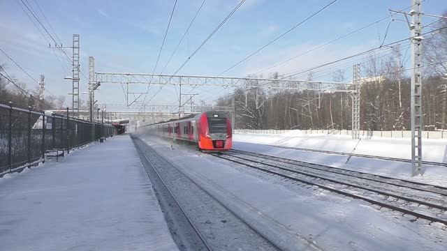 Электропоезд ЭС2Г-131 "Ласточка" (ТЧ-6) скоростной пригородный поезд № 7049 Тверь — Москва.