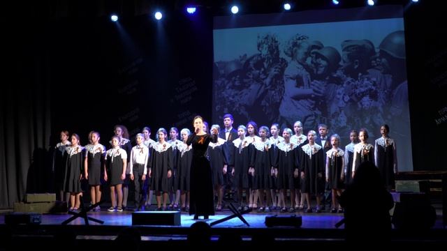 Не забывайте. П. Туранова и хор ДШИ Фастовецкой.