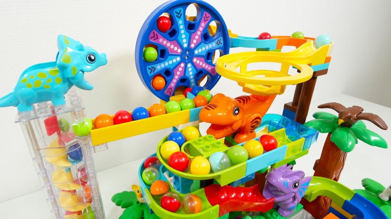 СТРОИМ ГОРКУ ДЛЯ ВЕСЕЛЫХ ШАРИКОВ С ЛИФТОМ  КАТАЕМ ШАРИКИ ДЛЯ ДЕТЕЙ ДЕТСКИЙ КАНАЛ ИГРАЛКИ-ЗАЛИПАЛКИ