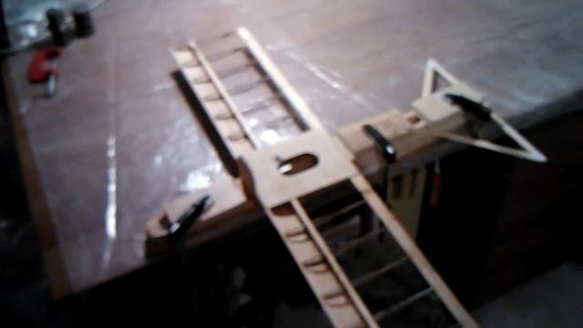 №13- Приклеивается верхний гаргрот к фюзеляжу .