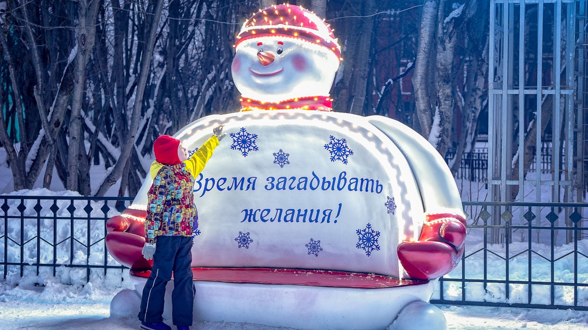 Скамейка "Чарли" из стеклопластика с подстветкой