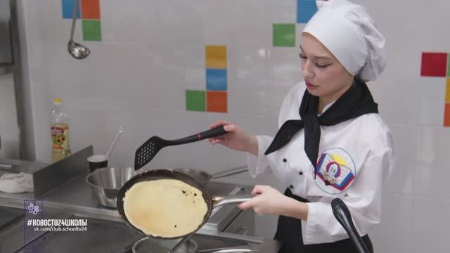 Салат «Цезарь», паста карбонара и... блины с какао!