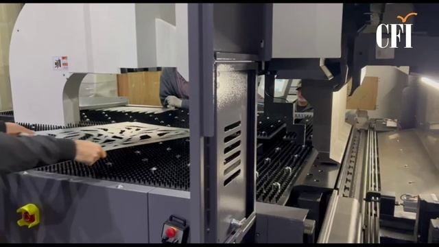 Изготовление панели корзины кондиционера на панелегибочном комплексе CFI Lanhao LHA06 1400P3+DA