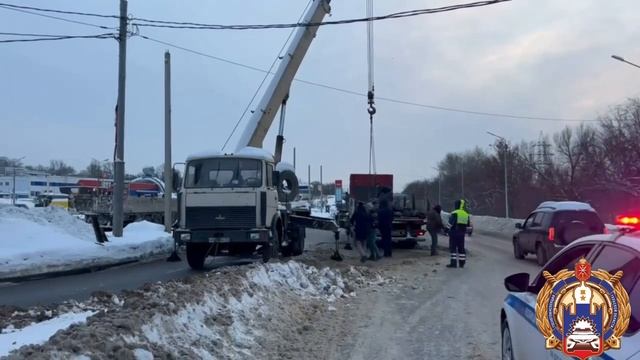 В морозные выходные инспекторы ОБ ДПС оказывали помощь участникам дорожного движения