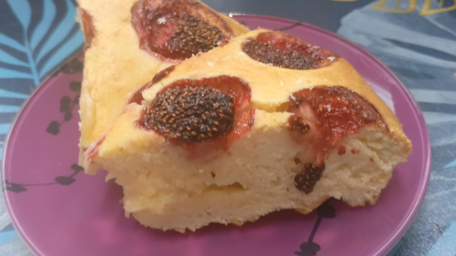 Пирог с ягодами в аэрогриле. Очень вкусно.