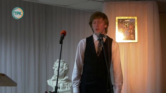 «Немеркнущий свет»: в Новомосковске состоялся конкурс чтецов