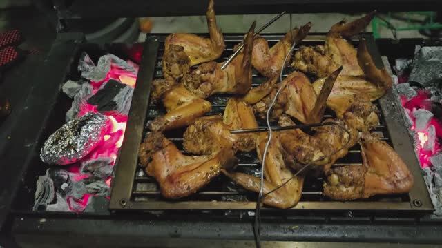 Копчёные куриные крылышки в мангал-гриле Gratar Simple SC 360