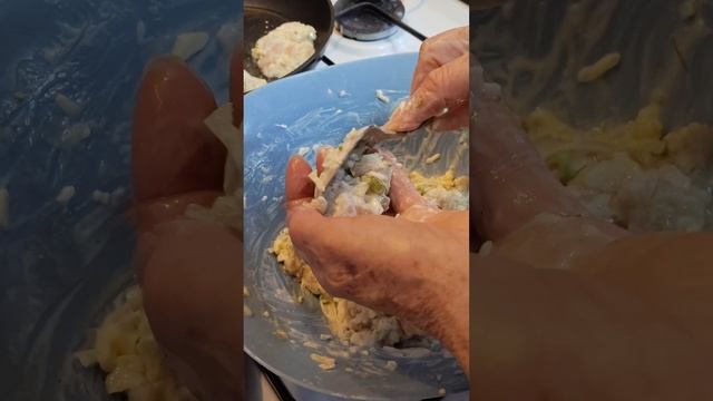 🔥 КУРИНЫЕ КОТЛЕТЫ, от КОТОРЫХ ВСЕ СХОДЯТ С УМА! Секрет в сыре и зелени. Никогда не будут сухими!