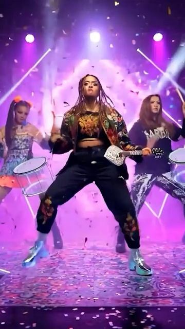 А за окном февраль