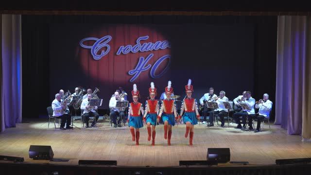 Нашей юности оркестр.