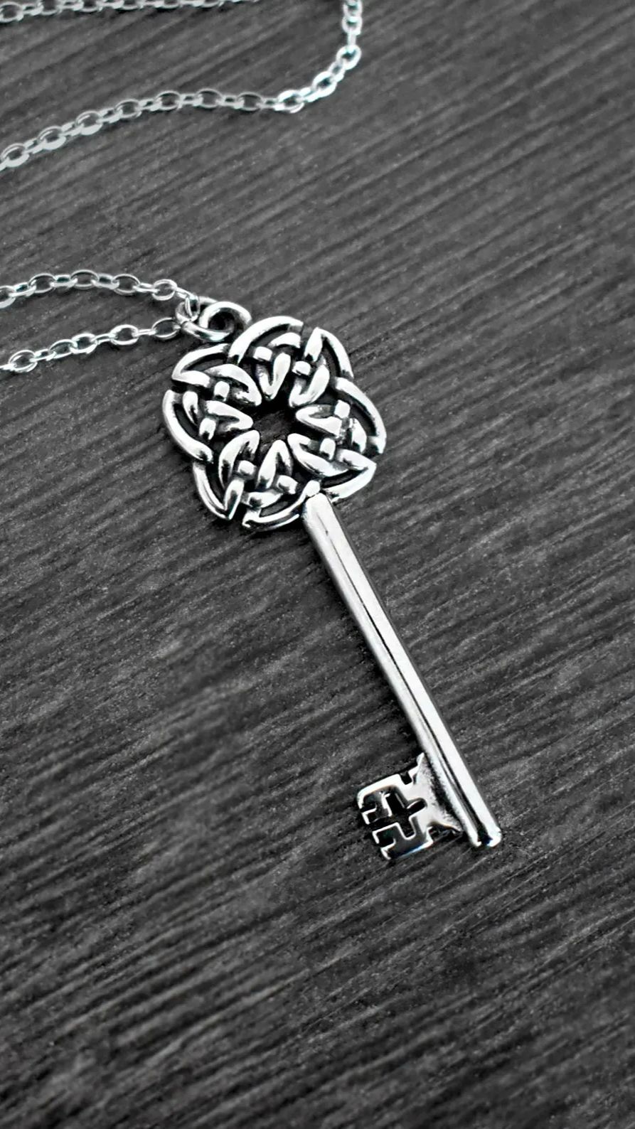 Подвеска на цепочке "Счастливый ключ – Клевер" от StarfallShop