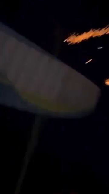 Фейерверк и параплан. Ну, кто придумал, что всем пилотам надо проходить медкомиссию? ну, НЕТ же!