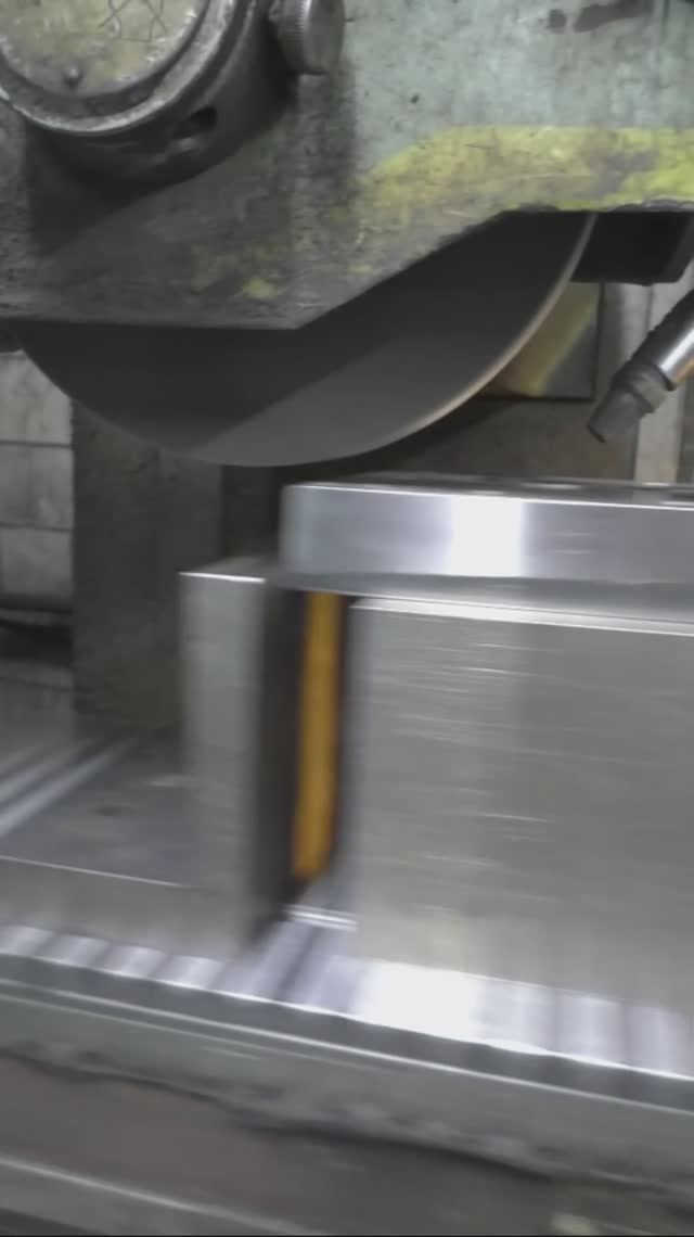 Шлифовка опорной плоскости держателя совместно с пуансонами