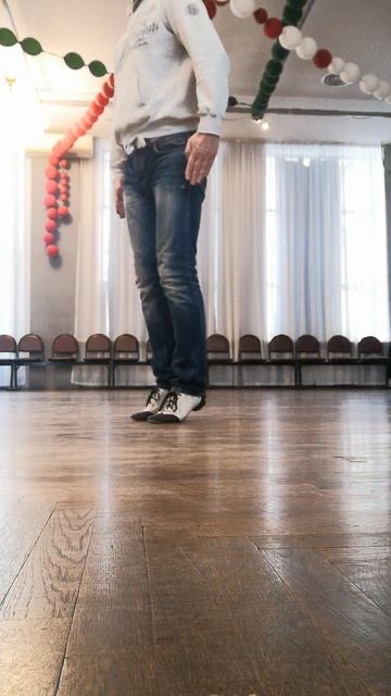 #Противодвижение корпуса. #Перемена с правой ноги. #Медленный вальс. #Спортивные бальные танцы.