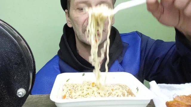 МУКБАНГ | ОБЕД | ЛАПША РОЛТОН | БЕЛЯШИ С РЫНКА