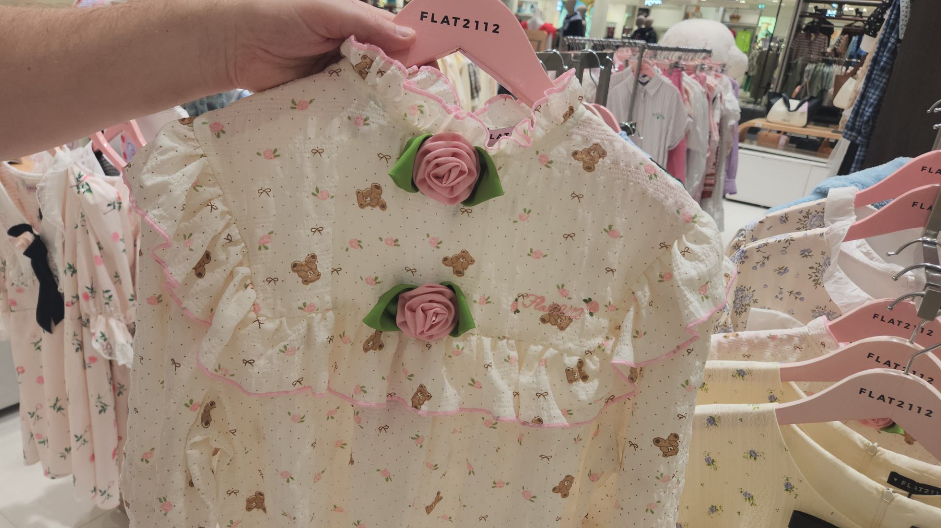 Идеи как украсить одежду от Flat 2112 из Central Pattaya Таиланд 🪡 🧵 🌴