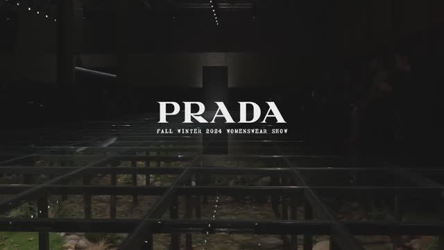Показ женской коллекции Prada осень-зима 2024-2025