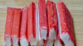 Крабовый САЛАТ из недорогих продуктов! Рецепт ароматных сухариков