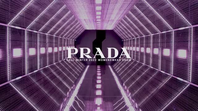 Показ женской коллекции Prada осень-зима 2022-2023