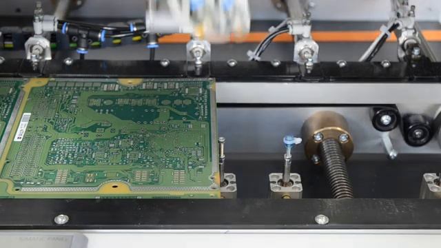 Принтер-аппликатор Brady A8500: маркировка печатных плат