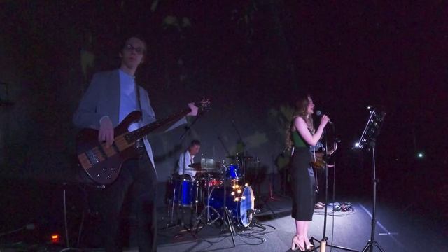 Композиция "Пе́сенка о снежи́нке" - комп. Крылатов, стихи Дербенёв с  концерта Филиала Бразилии