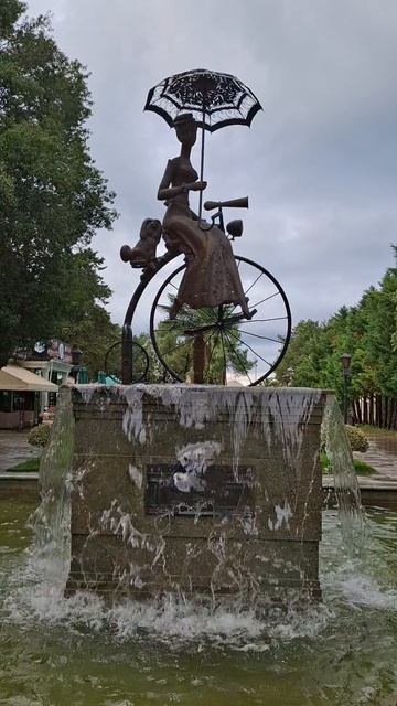 Барышня развлекается.