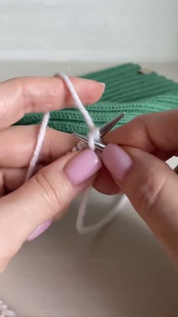 Вязание по кругу. Как красиво соединить петли в круг.