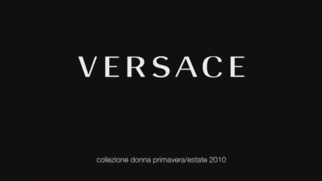 Показ женской коллекции Versace весна-лето 2010