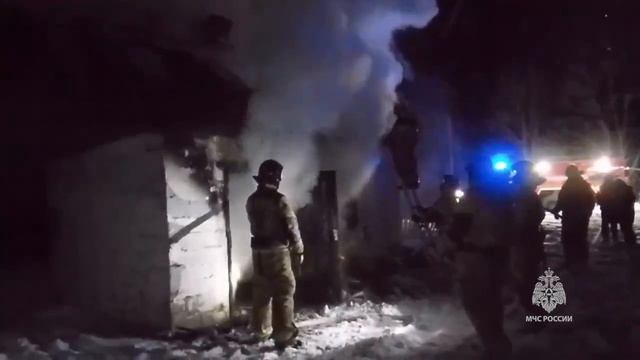 В Амвросиевке пожарные защитили жилой дом от огня