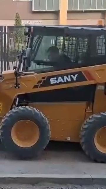 Видео работы дорожной фрезы EXTEN AF400S на мини-погрузчике SANY SS270V