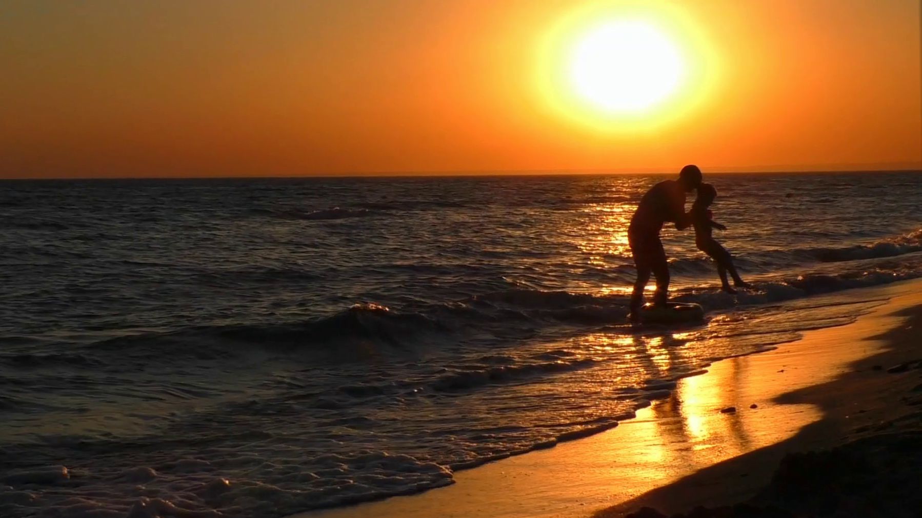 Прощание солнца с морем