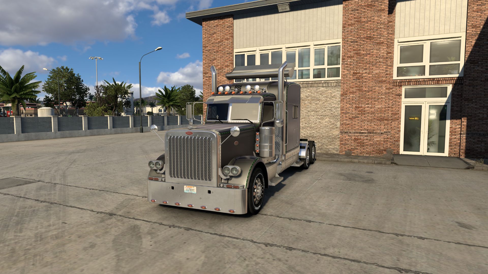 American Truck Simulator прокатимся с ветерком, и музыкой по Америке.