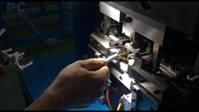 SD-3500 Станок для установки вилок на провода