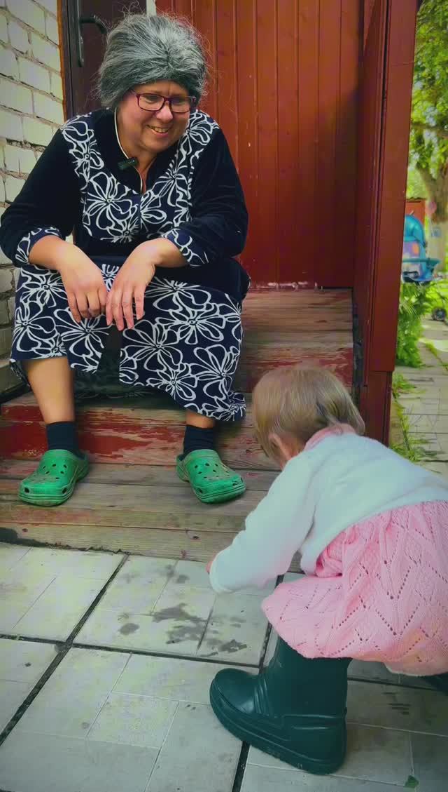 Ребенок в резиновых сапогах!#юмор #анекдоты #бабауля