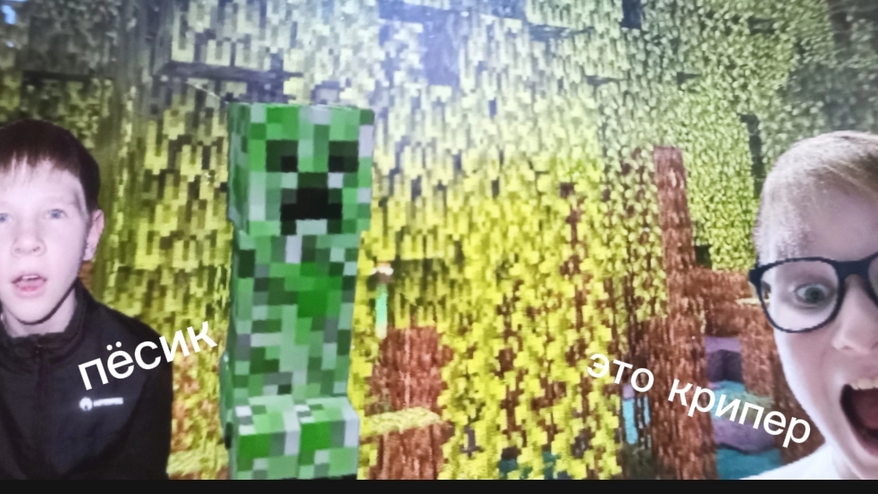 учу играть Богдана в Minecraft