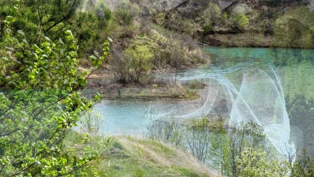 май, 2019 г - 2 бирюзовые лагуны(затопленные карьеры)Между пос. Петровский и Промышлёнкой. Кемерово