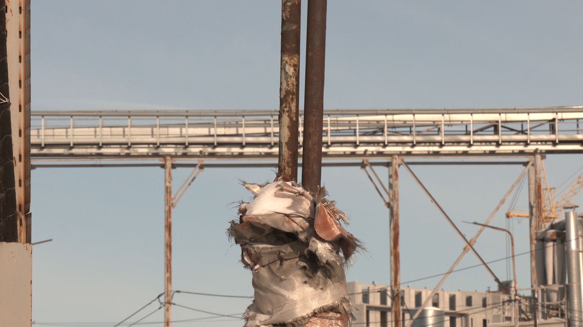 Ледяной плен на Дзержинского в Кургане: жильцы многоэтажки замерзают из-за «бесхозной» теплотрассы