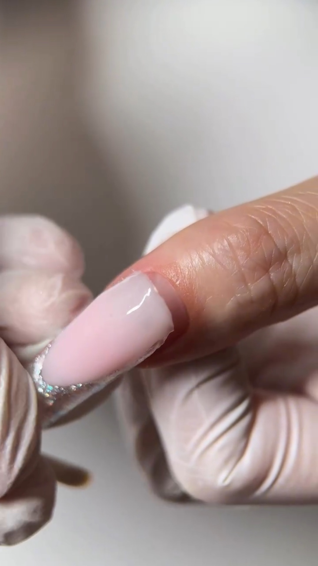 Помогает снять мк на себе в неограниченном количестве, без вреда для ногтей 🙏🏽