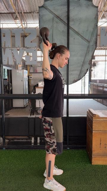 развороты с гирей стоя