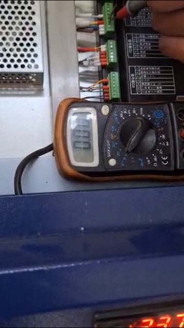 Лазерная чистка работает а лазерная сварка не включается. На прищепку реагирует и не реагирует