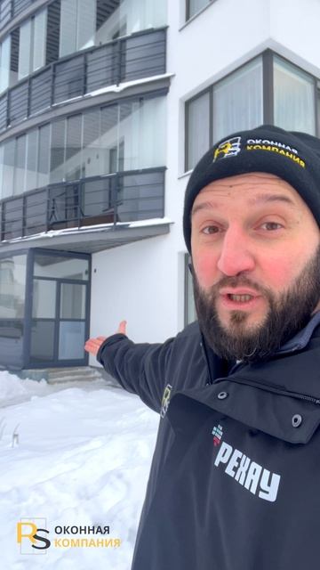 Теплое остекление полукруглого балкона в таунхаусе в Ванино под Санкт-Петербургом