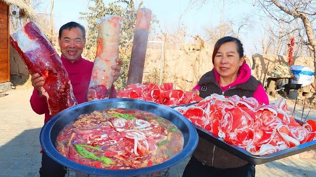 Половинка овцы и 4 килограмма говяжьего мяса в горячем виде. Кухня Китая