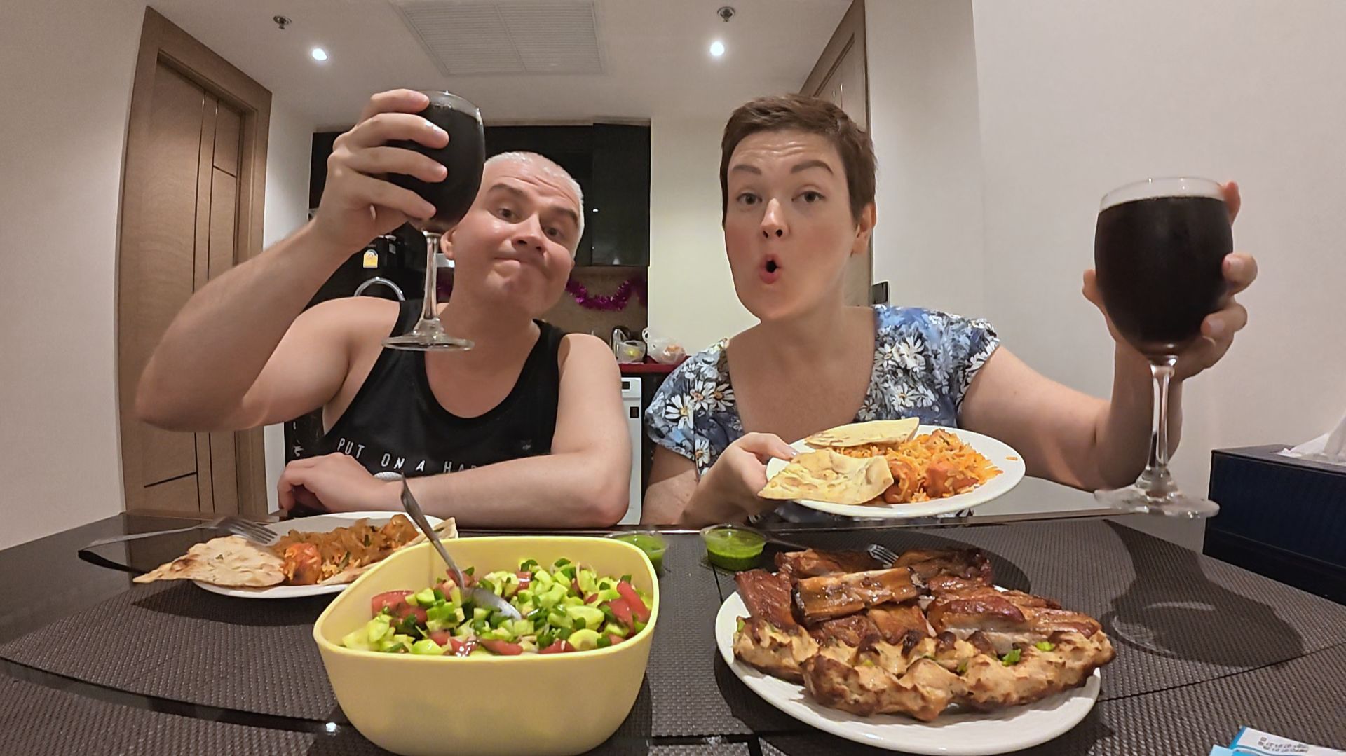 Мукбанг пойдём ПОЖРЁМ и поболтаем) Блогеры ХАЙПОЖЁРЫ и попрошайки, ИСТИНА! Семейный ужин в Таиланде