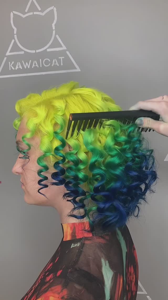 Яркое окрашивание с переходом из желтого в синий на красителе Антоцианин!