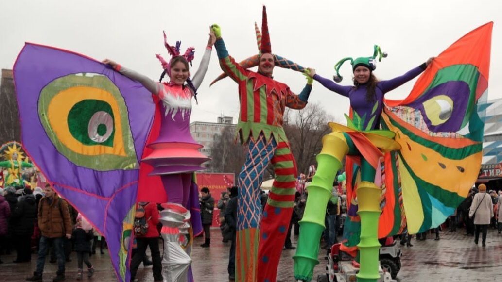 Ходулисты на Масленице