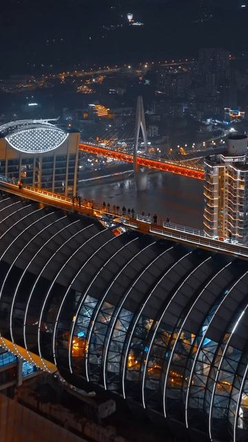 Cyberpunk в Чунцин: видео ночного города с высоты птичьего полета