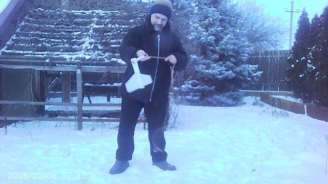 Запуск БМК-авиамодели во дворе - на снегу