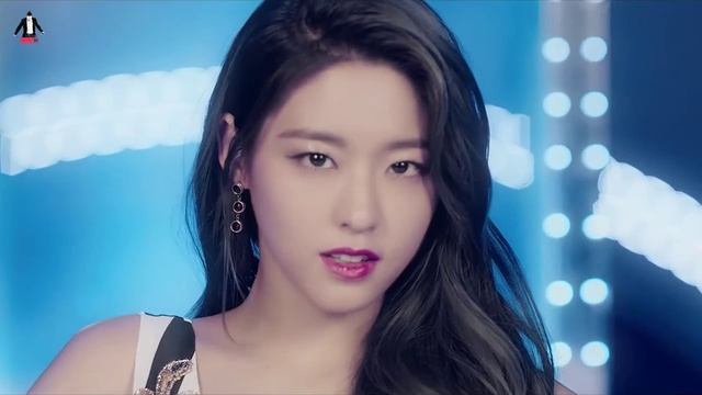 Ⓐⓝⓓⓡⓔⓨ Ⓑⓞ ✨ Ⓐⓜⓘⓝⓐ - Ⓗⓞⓛⓓ Ⓞⓝ (Ⓛⓞⓕⓣ Ⓒⓞⓥⓔⓡ)