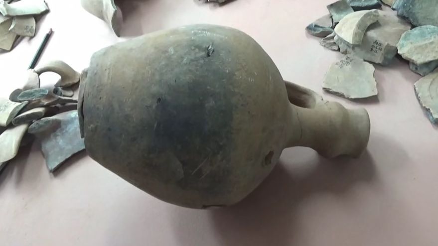 Афтоба, потерявшая носик из раскопа по улице: Севастопольская, 20