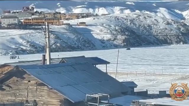 Полицейские проводят профилактические мероприятия по контролю выезда на лед озера Байкал